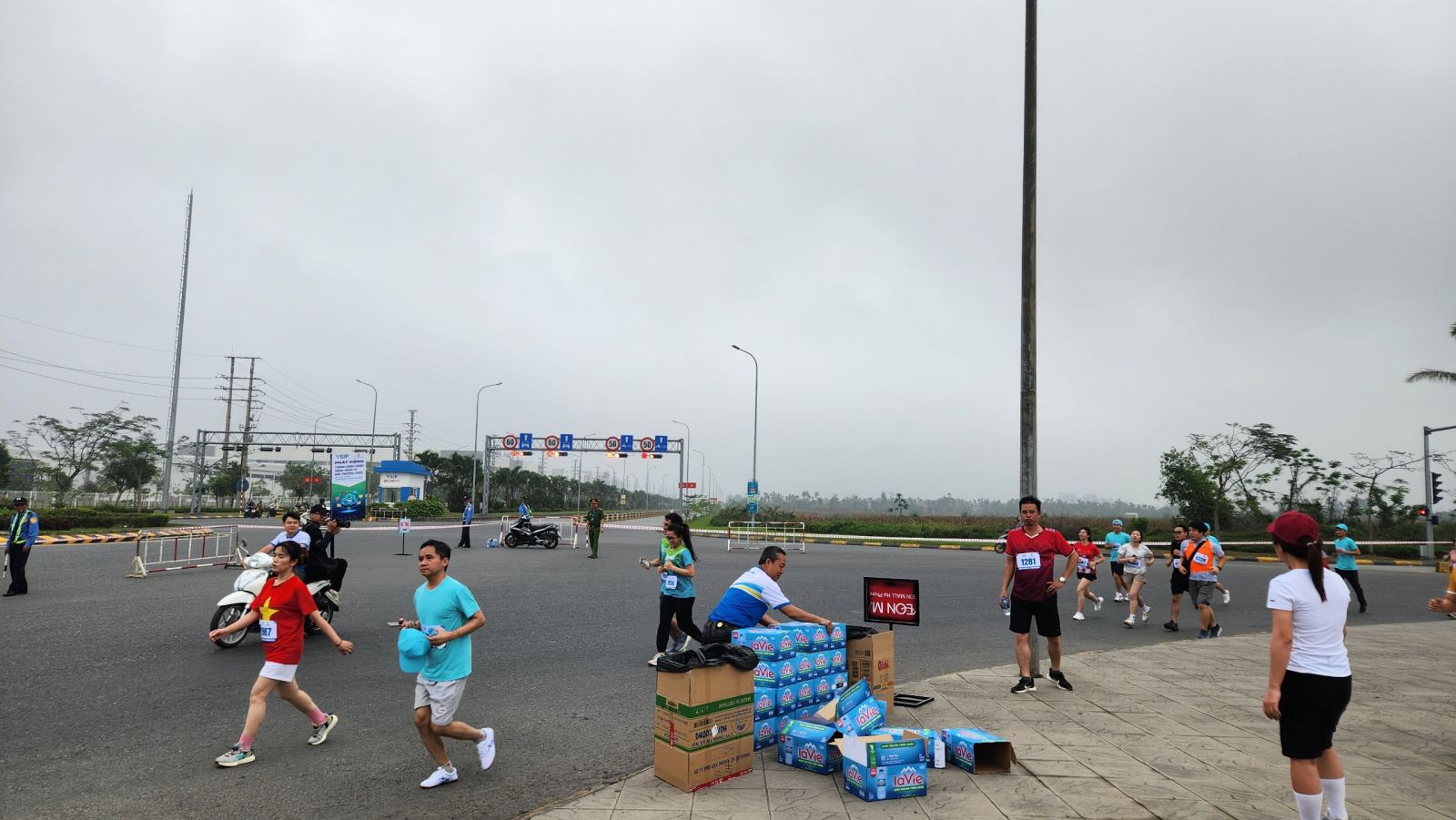 Cộng Nhà Đất tham gia Marathon 5000 Steps of Happines Viship 2025