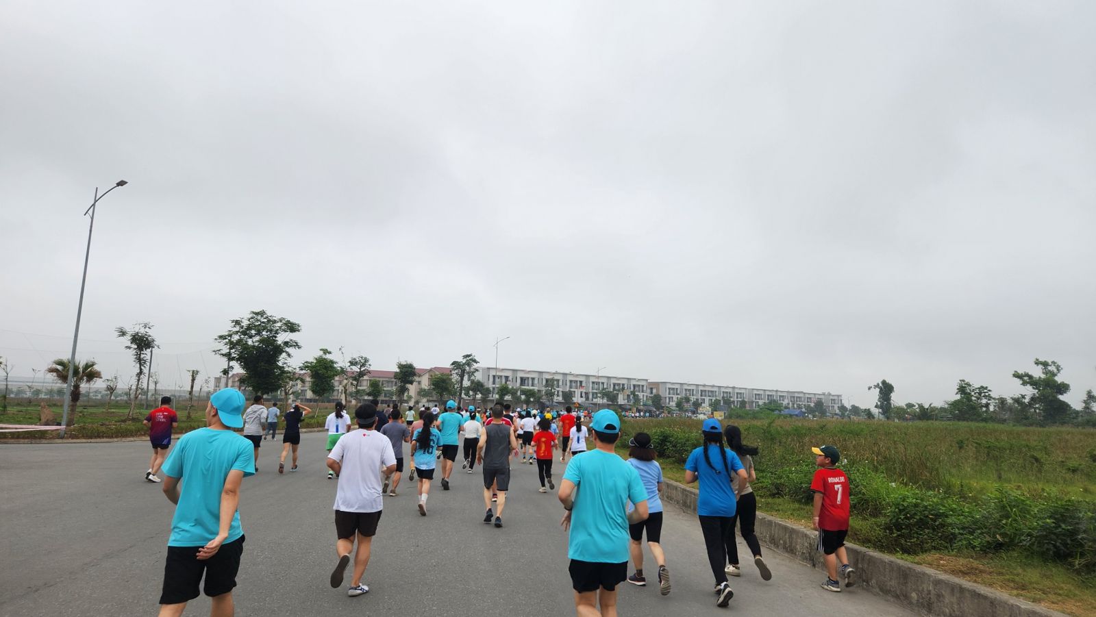 Cộng Nhà Đất tham gia Marathon 5000 Steps of Happines Viship 2025